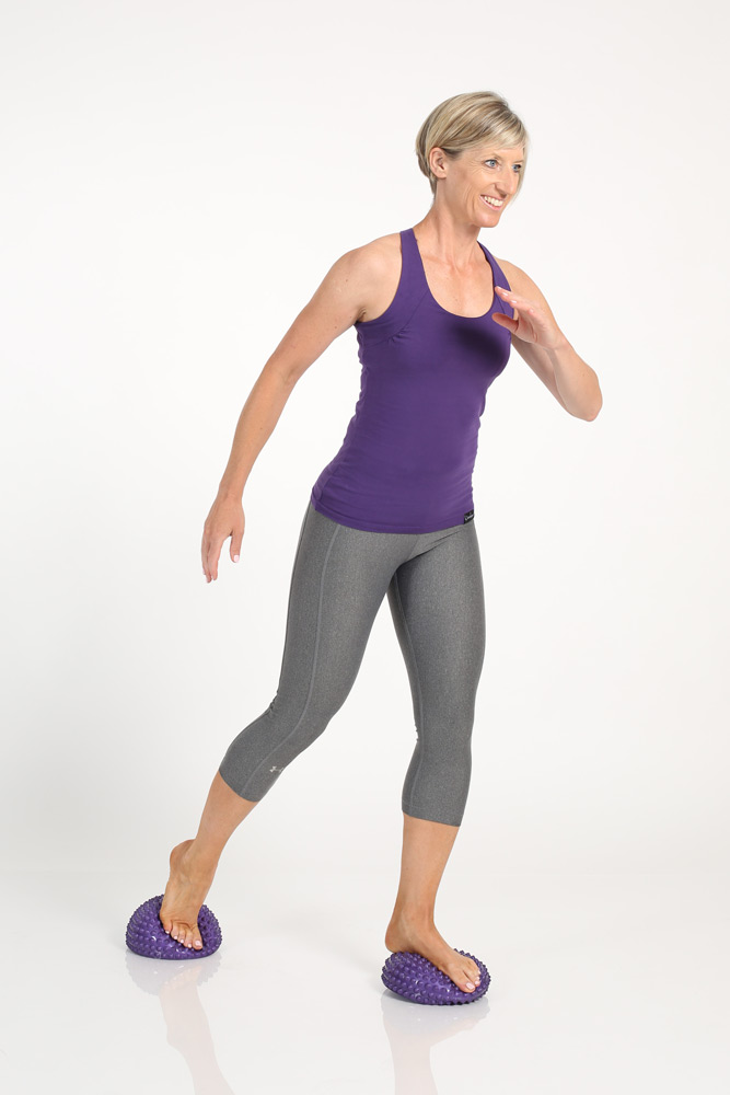 Put the Senso Balance Hedgehogs about one meter apart. Now take a step ...