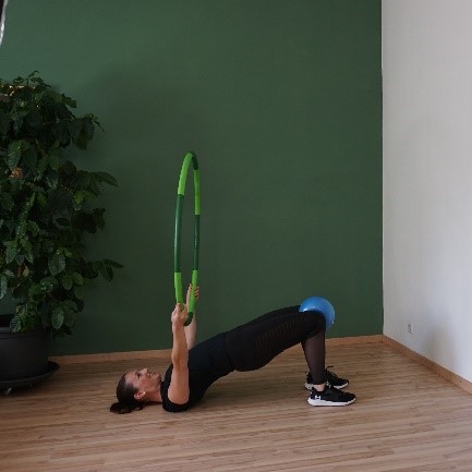 4 Warm Up – Torso Tilt with Side Taps